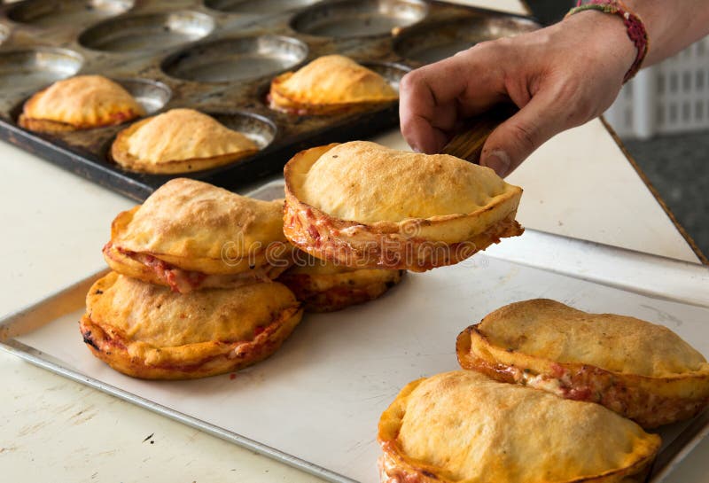 Panzerotti foto de archivo. Imagen de salsa, baked, aceitoso - 20923110