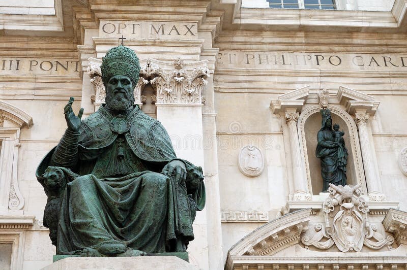 Papa Sixto V de la estatua imagen de archivo. Imagen de dios - 80466129