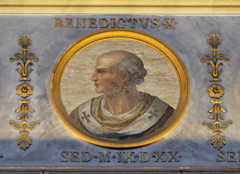 El Icono De La Cúpula Con La Imagen Del Papa Sergius Iii Basílica De ...