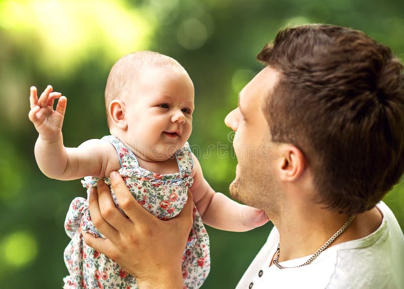 Papa en baby stock afbeelding. Image of mensen, leuk - 43623367