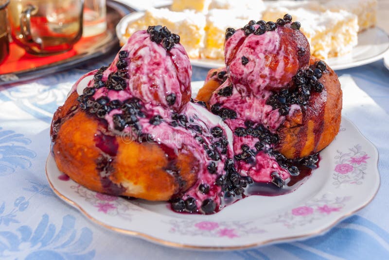 Papanasi! fotografia stock. Immagine di colorato, tradizionale - 48909154