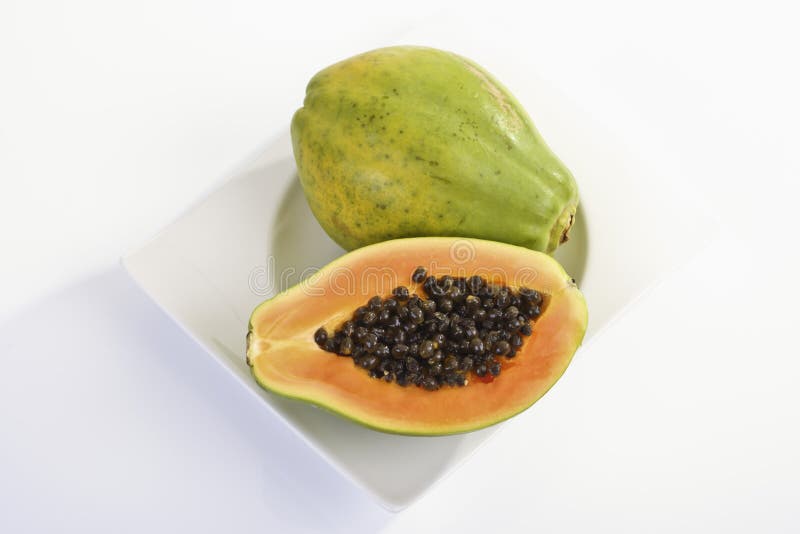 Una Papaya a La Mitad Con Semillas Imagen de archivo - Imagen de halved ...