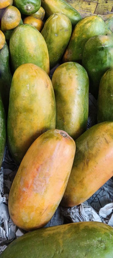 The Papaya Ready To Shell in the Tradisional Market in Indonesia Stock ...