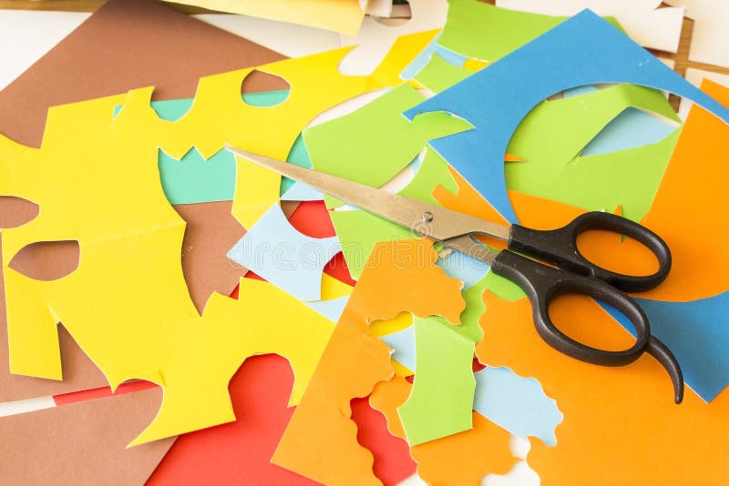 Papel colorido da colagem imagem de stock. Imagem de tesoura - 102762791