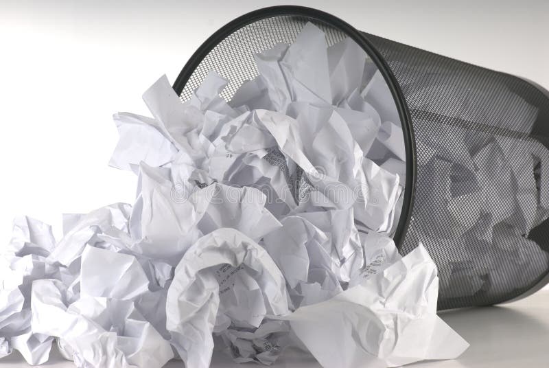 Papelera foto de archivo. Imagen de nadie, envase, arrugado - 2323450