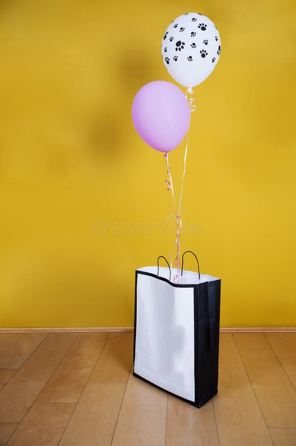 Paper Bag with Present and Balloons Stock Image - Image of papir ...