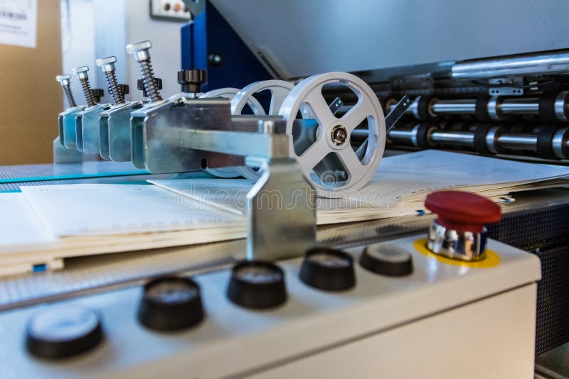 Paper Folding Machine Rollers Conveyor Belt Output Feed Printing Stock ...