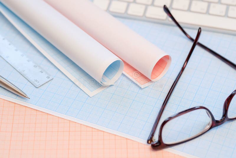 Papier de dessin image stock. Image du affaires, mesure - 123565101