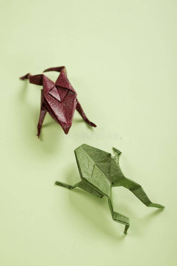 Papier de grenouille photo stock. Image of origami, mouche - 30829978