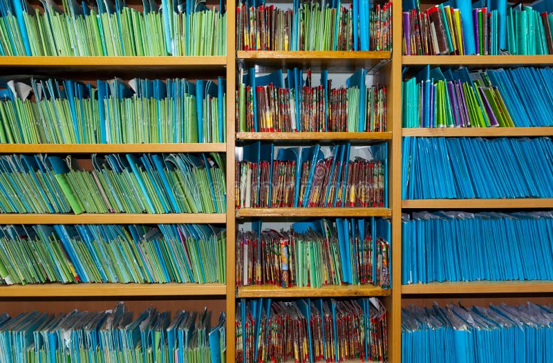 Pappers- Mappar I Gamla Dokument För Mapp Eller Gammal Bokstav Arkivfoto - Bild av arkiverade ...