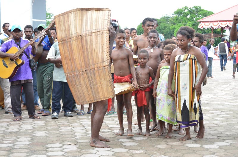 Papuan indigenous people editorial image. Image of family - 224972340