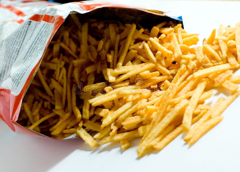 Paquet des pommes frites image stock. Image du bâtons - 2535209