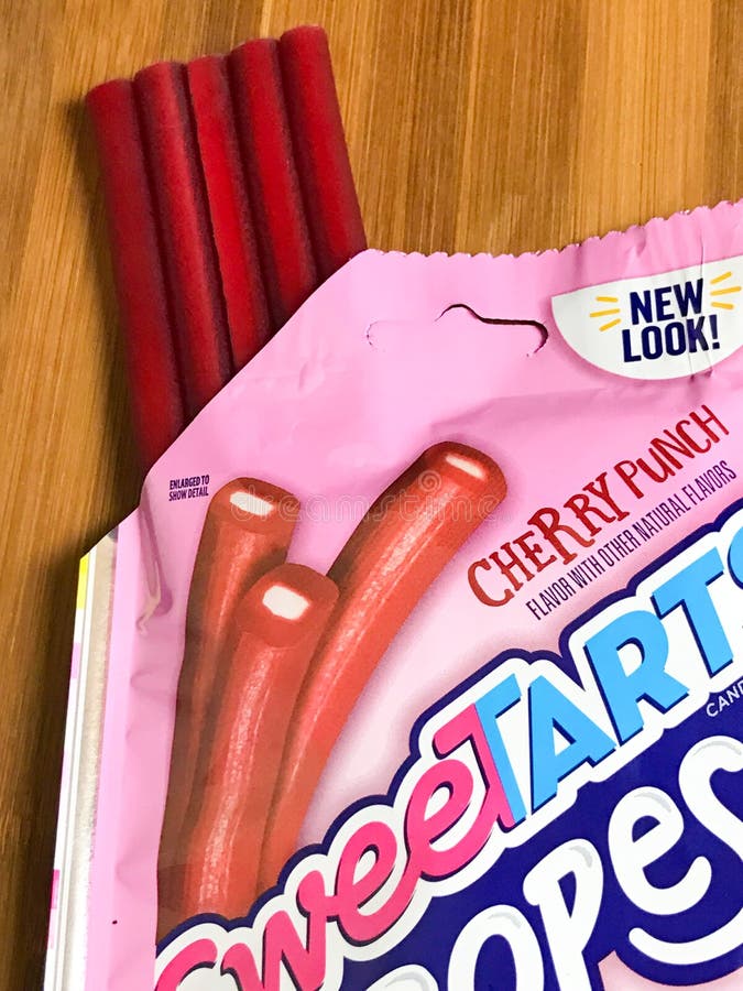 Paquete De Sweetarts Cherry Ropes Candy Fotografía editorial - Imagen ...