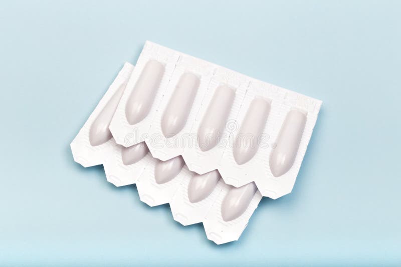 Supositorio Para El Uso Anal O Vaginal En El Fondo Blanco Velas Para El
