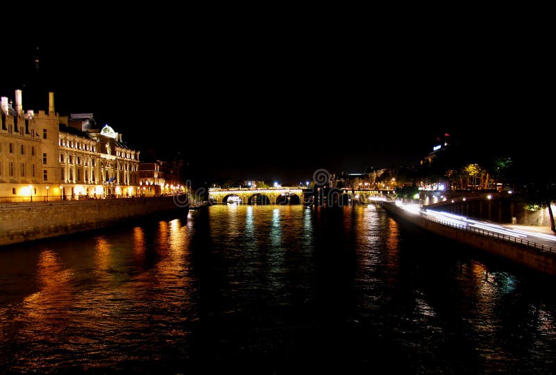 Paris Senne Fotos de stock - Fotos libres de regalías de Dreamstime