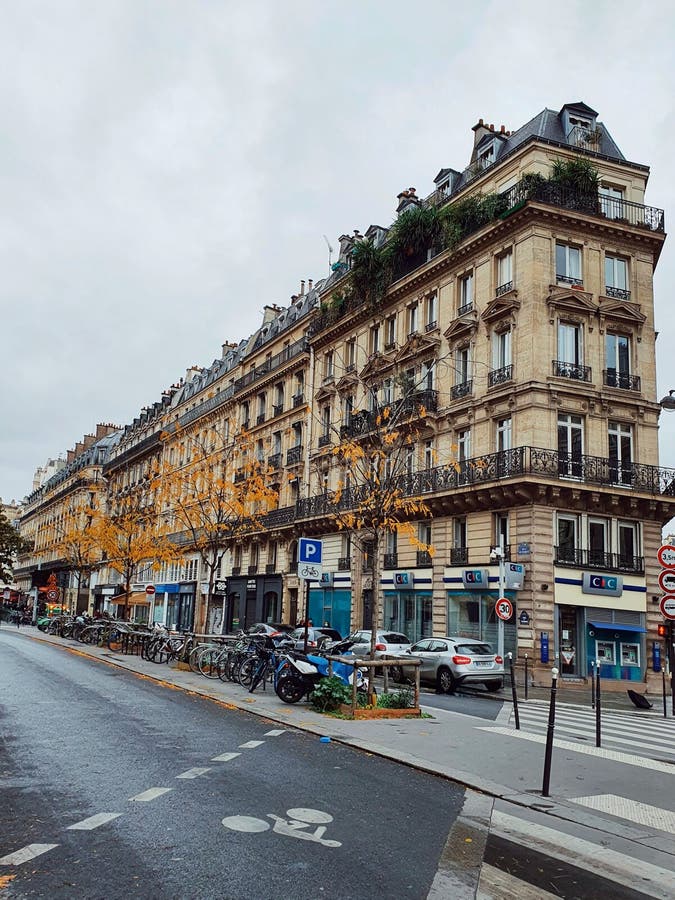 El Edificio Haussmanniano En París Típico París Urbano París Foto de ...