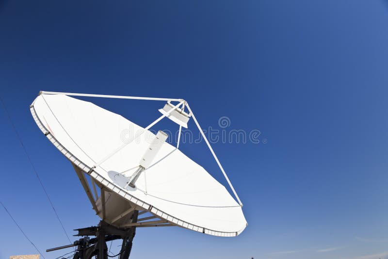 Parabolantenne stockfoto. Bild von führung, empfänger - 34559066