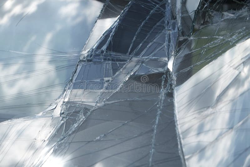 Parabrisas de cristal roto foto de archivo. Imagen de roto - 49437678