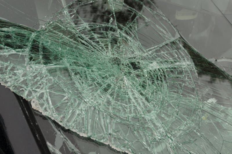 Parabrisas roto imagen de archivo. Imagen de agrietado - 40897377