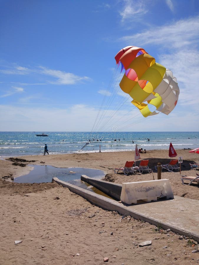 Parachute in the beach editorial photography. Image of summer - 92802257