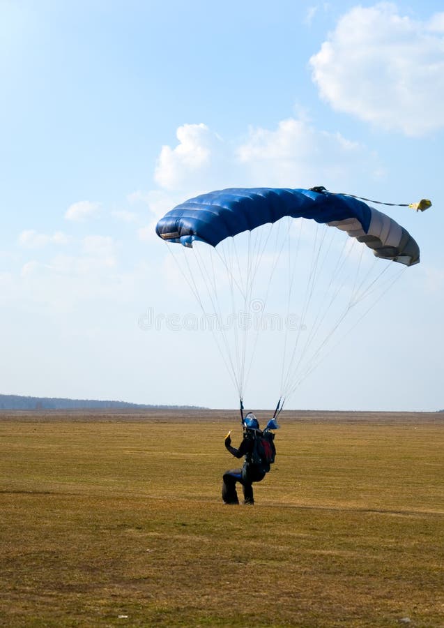 Parachuter photo stock. Image du loisirs, automne, extrême - 20691106