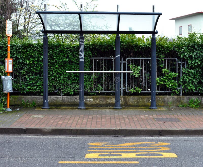 Parada de autobús imagen de archivo. Imagen de tarjeta - 30375337