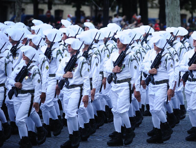 Parada Do Dia Nacional De France - De Paris Fotografia Editorial ...