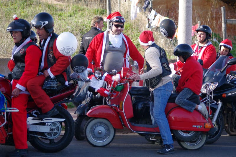 Parada Do Xmas Dos Motociclistas Foto Editorial - Imagem de xmas, fila ...