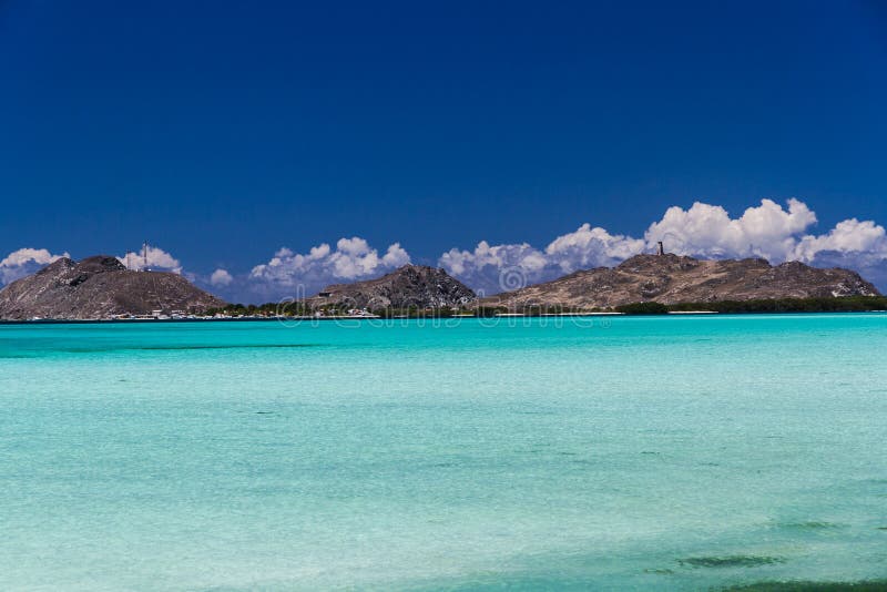 Paradaise immagine stock. Immagine di spiaggia, distendasi - 46216851