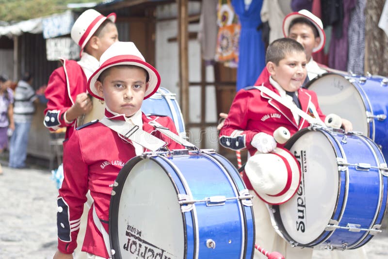 De Jonge Geitjes Beelden Eenzame Boswachter En Tonoto, 4 Juli, De ...
