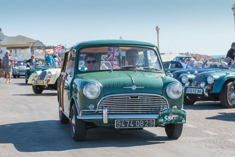 Parade Van Mooie Oude Engelse Auto's Redactionele Stock Foto - Image of ...