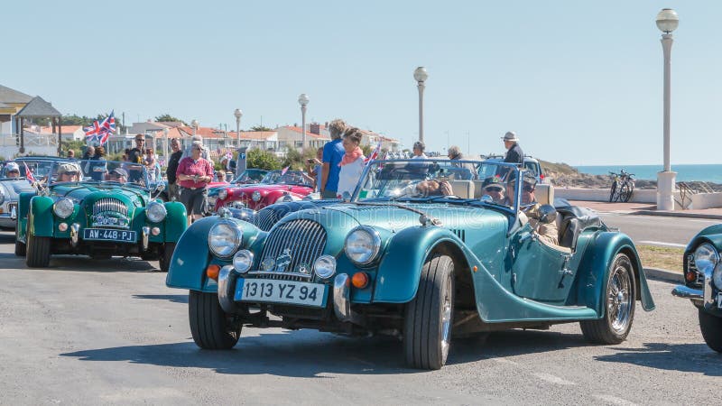 Parade Van Mooie Oude Engelse Auto's Redactionele Foto - Image of ...