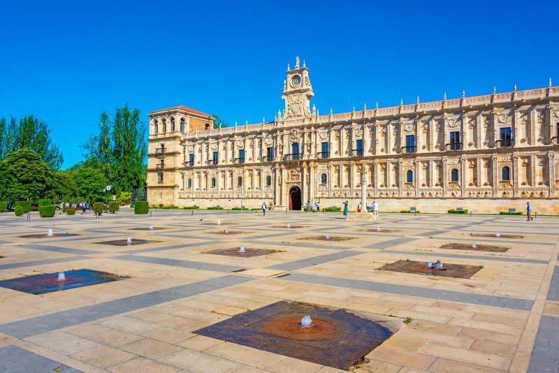 Parador De Leon Building in Spanish Town Leon Stock Photo - Image of ...