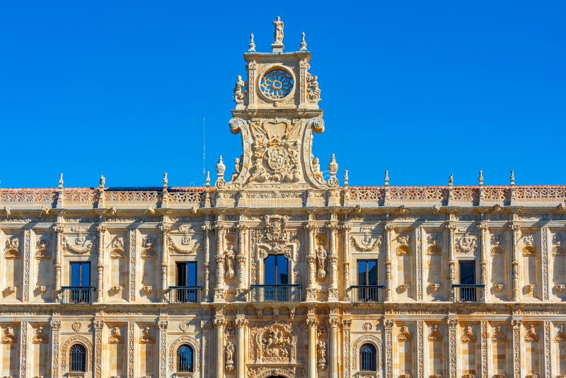Parador De Leon Building in Spanish Town Leon Stock Photo - Image of ...
