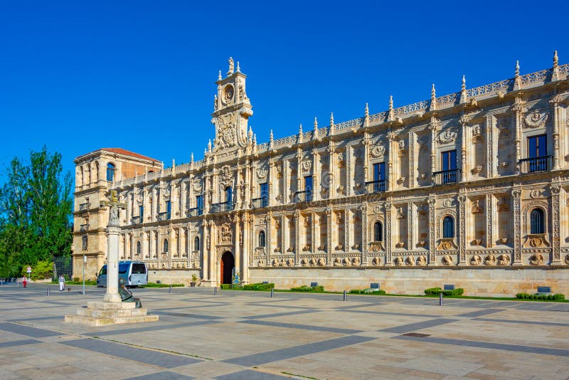 Parador De Leon Building in Spanish Town Leon Stock Photo - Image of ...