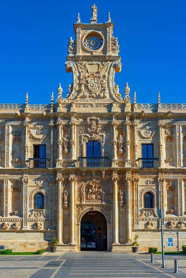 Parador De Leon Building in Spanish Town Leon Stock Photo - Image of ...
