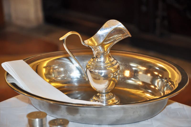 Bacia do batismo imagem de stock. Imagem de baptism, arquitetura - 57977525