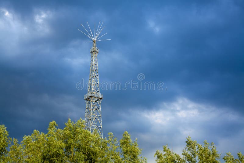 Parafulmine fotografia stock. Immagine di torretta, chiesa - 36644562 Parafulmine fotografia stock. Immagine di torretta, chiesa - 36644562