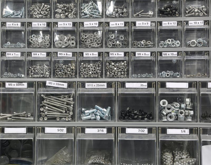 Parafusos E Parafusos E Porcas Na Loja De Ferragens Foto de Stock ...