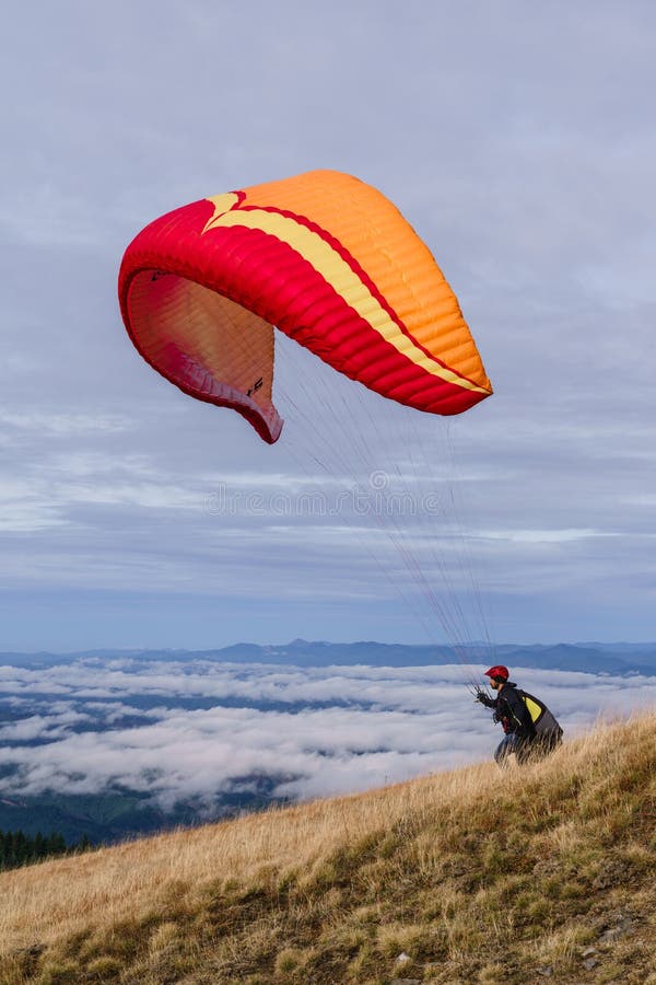 Paraglider Running Downhill Editorial Photo - Image of oregon ...