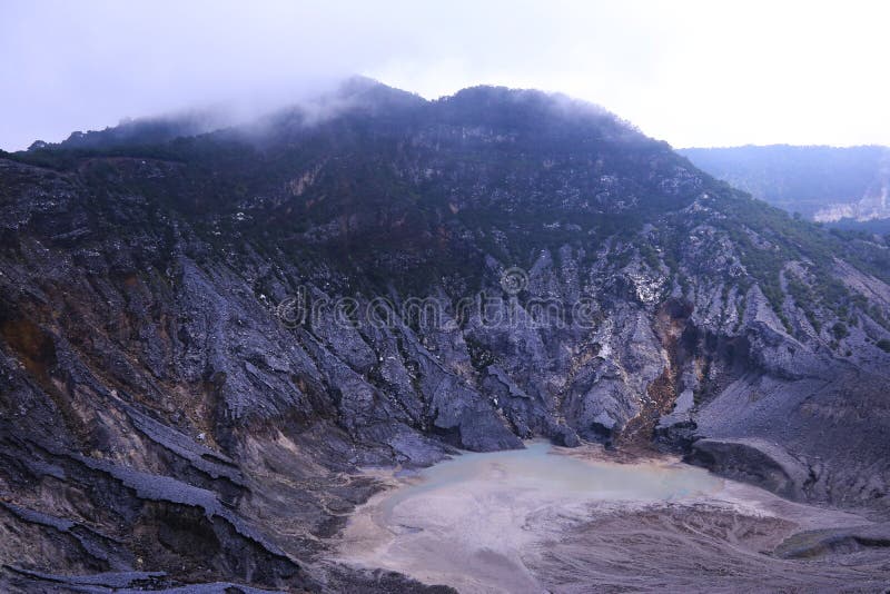 Parahu de Tangkuban Mt image stock. Image du passerelle - 78389697