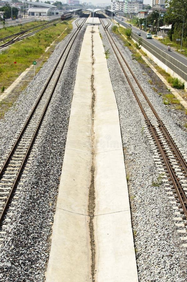 Parallel Railway and Platform Stock Image - Image of junction, journey ...