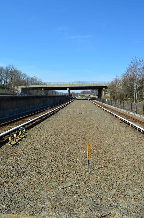 Parallelle Sporen Naast Het Spoor Gezien Door De Spaken Van Fietswielen ...