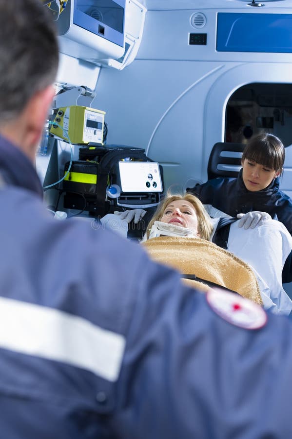 Paramedicus op het Werk stock foto. Image of eerst, bedreigend - 18050624