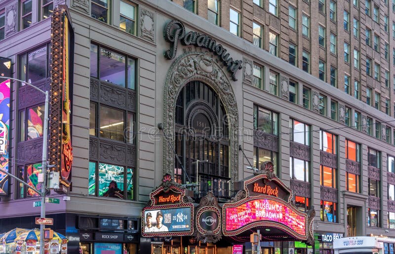 Paramount Building on Broadway in Midtown Manhattan Editorial Stock ...