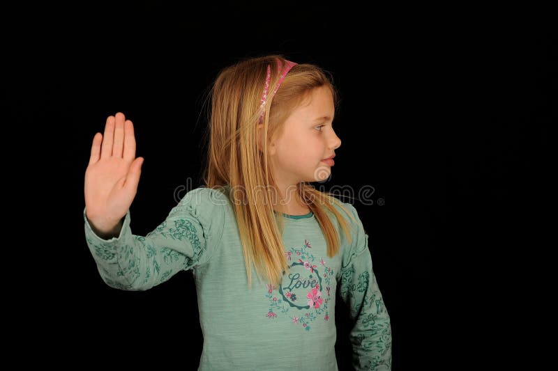 Parando a menina imagem de stock. Imagem de doce, infância - 9035507