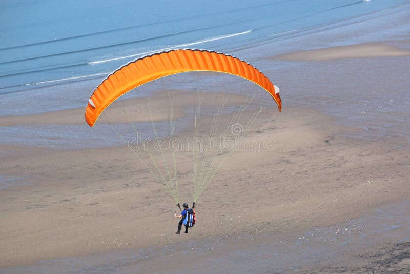 Parapentiste chez Rhossili image stock éditorial. Image du mouche ...