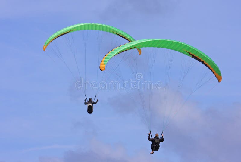 Parapentiste photo stock. Image du sport, homme, parapentisme - 39671986