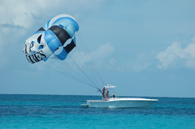 Parasailing editorial stock image. Image of caribbean - 21526694
