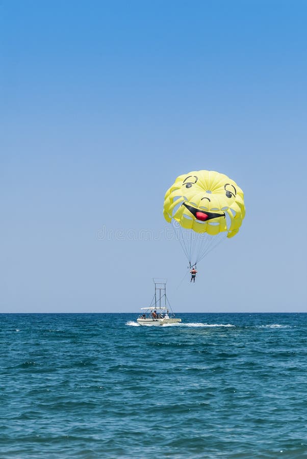 Parasailing Crete editorial stock image. Image of water - 39426814